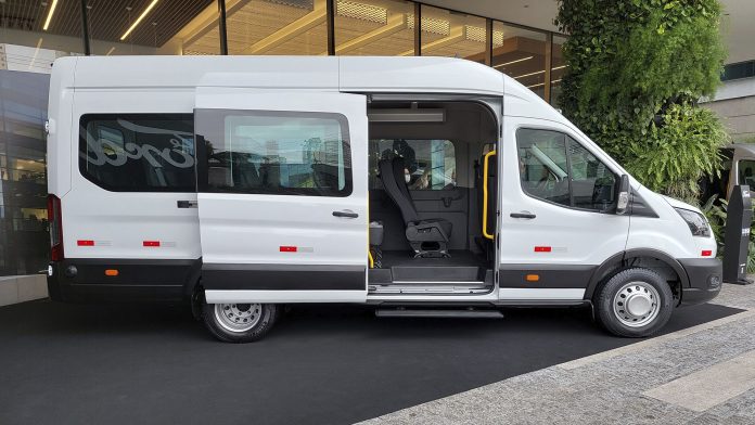 Tecnologia de caminhões e cinto de três pontos: Conheça a nova Ford ...