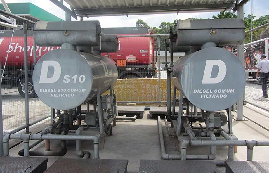 Após 12 anos, preço do diesel é maior que o da gasolina