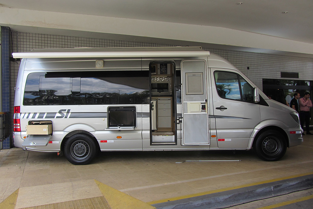 Mercedes-Benz comemora os 25 anos da Sprinter no Brasil com depoimento ...