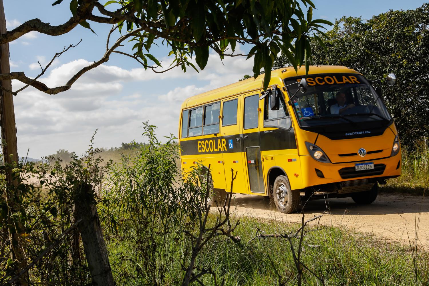 Volkswagen apresenta nova linha Volksbus e revela protótipo elétrico
