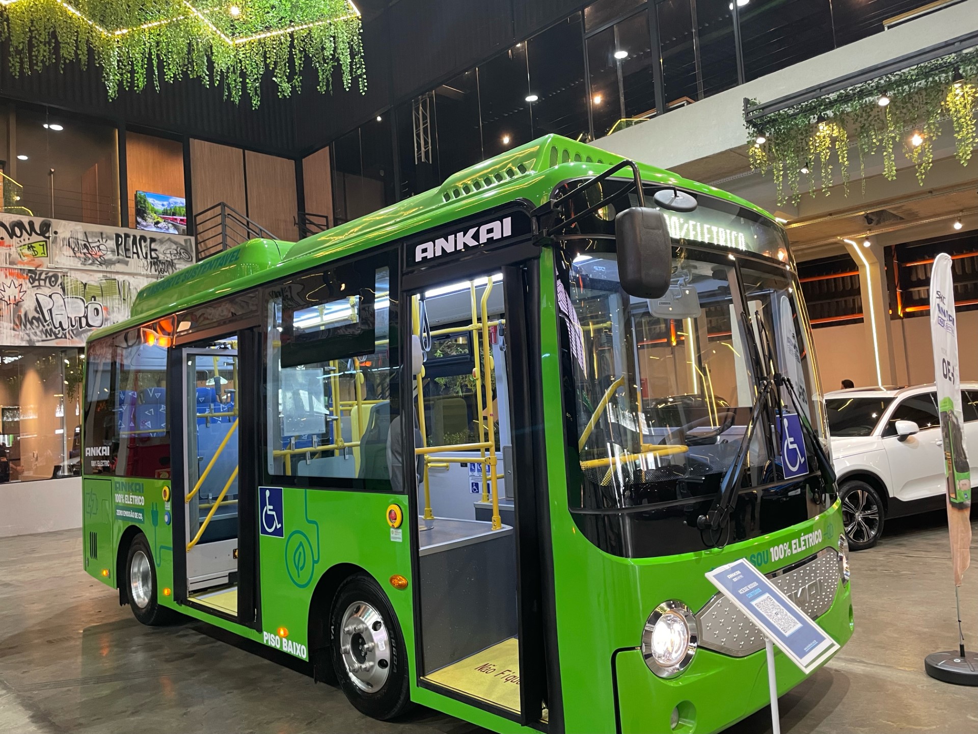 Marca que atua com a Jac Motors traz micro-ônibus elétrico