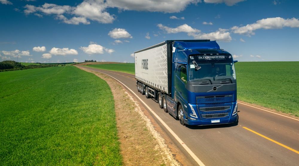 Volvo aposta em torque inteligente e IA para manter o FH no topo